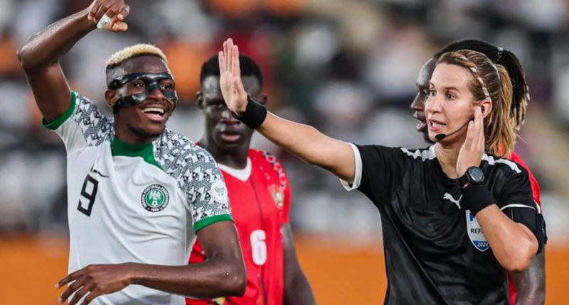 Bouchra Karboubi. Elle arbitre les grands matchs de foot - L'Observateur